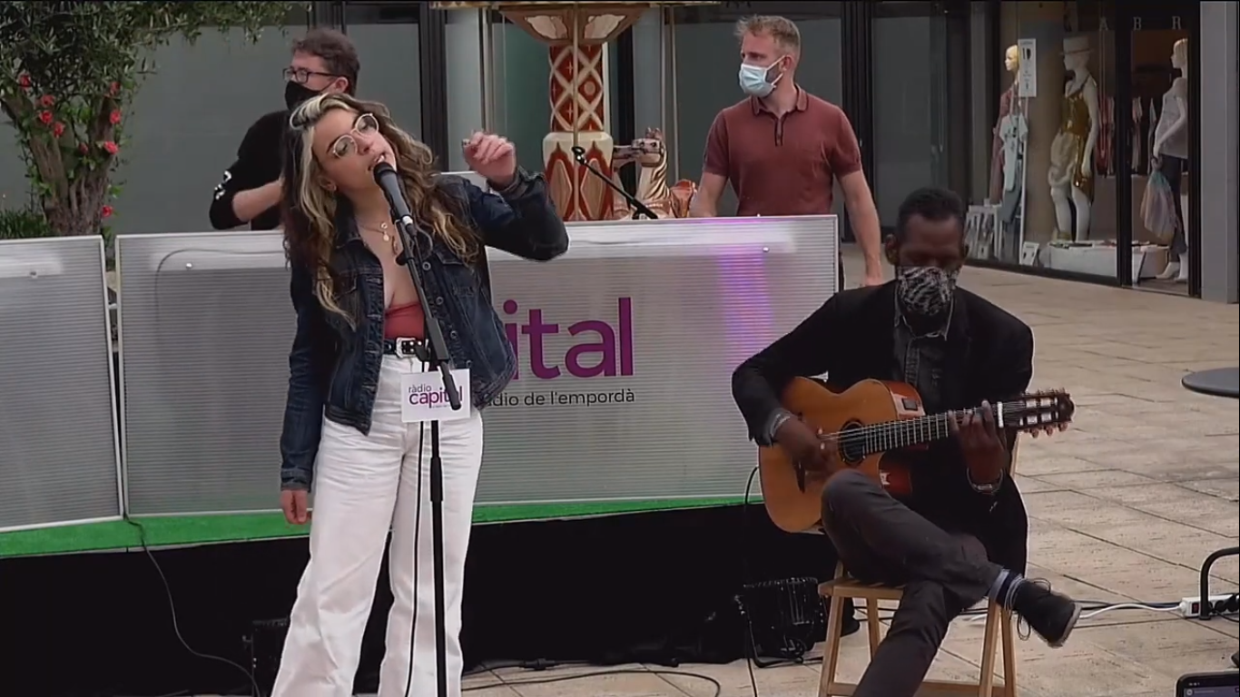 Anna Saez és la cantant de Souldhara, un nou grup de soul barceloní ...