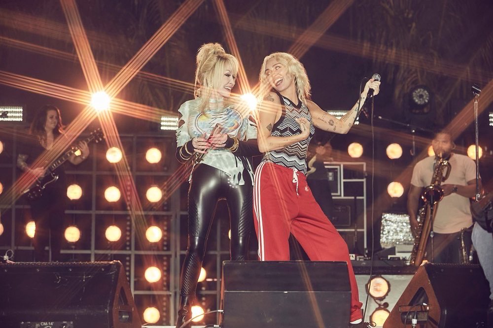 Miley Cyrus anuncia el seu nou senzill ‘Flowers’ • Ràdio Capital de l ...